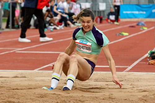 Carolina Krafzik stürmt allen davon - 20 Meter für Simon Bayer ...